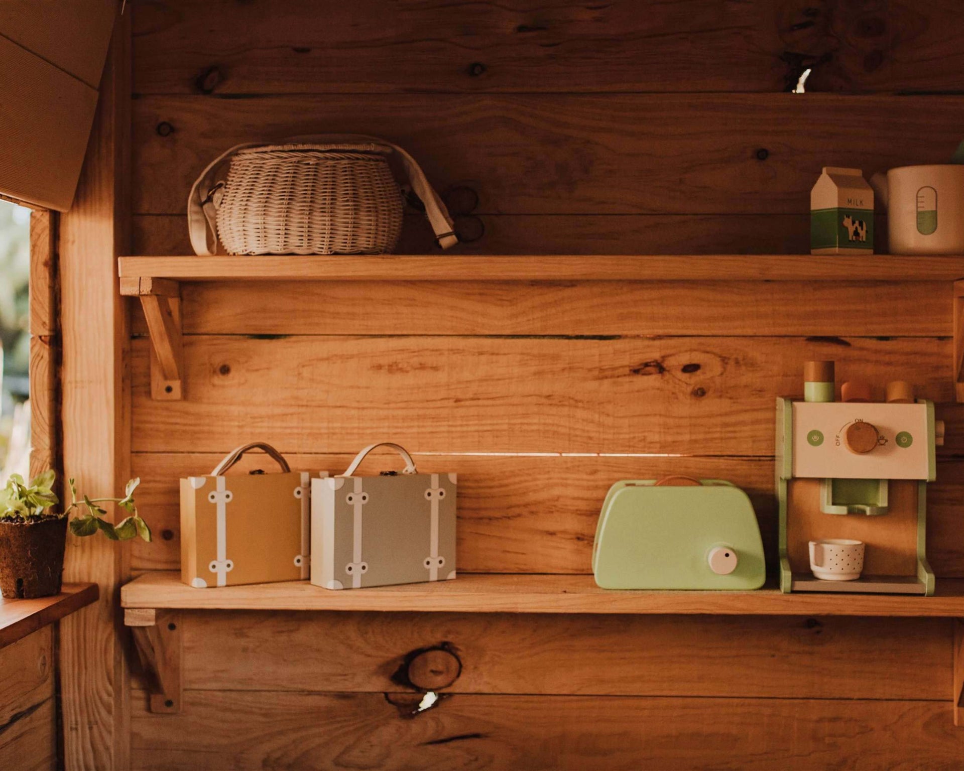 Tips on styling the inside of your cubby house – Castle and Cubby